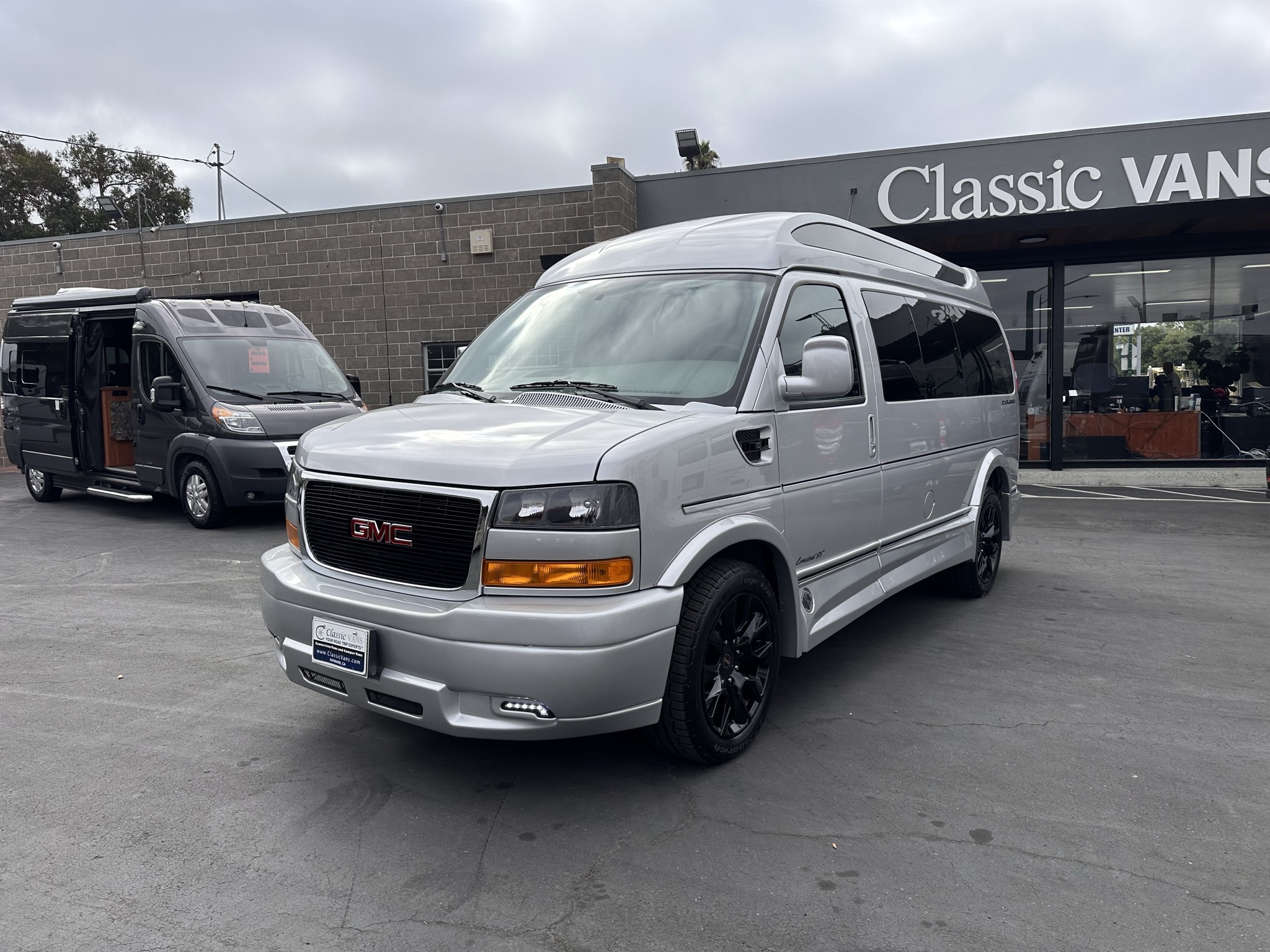 new 2025 GMC Savana 2500