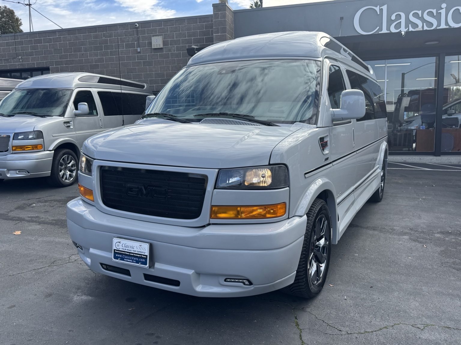 2025 GMC Savana 2500 Explorer 9 Passenger Sport Package Conversion Van ...